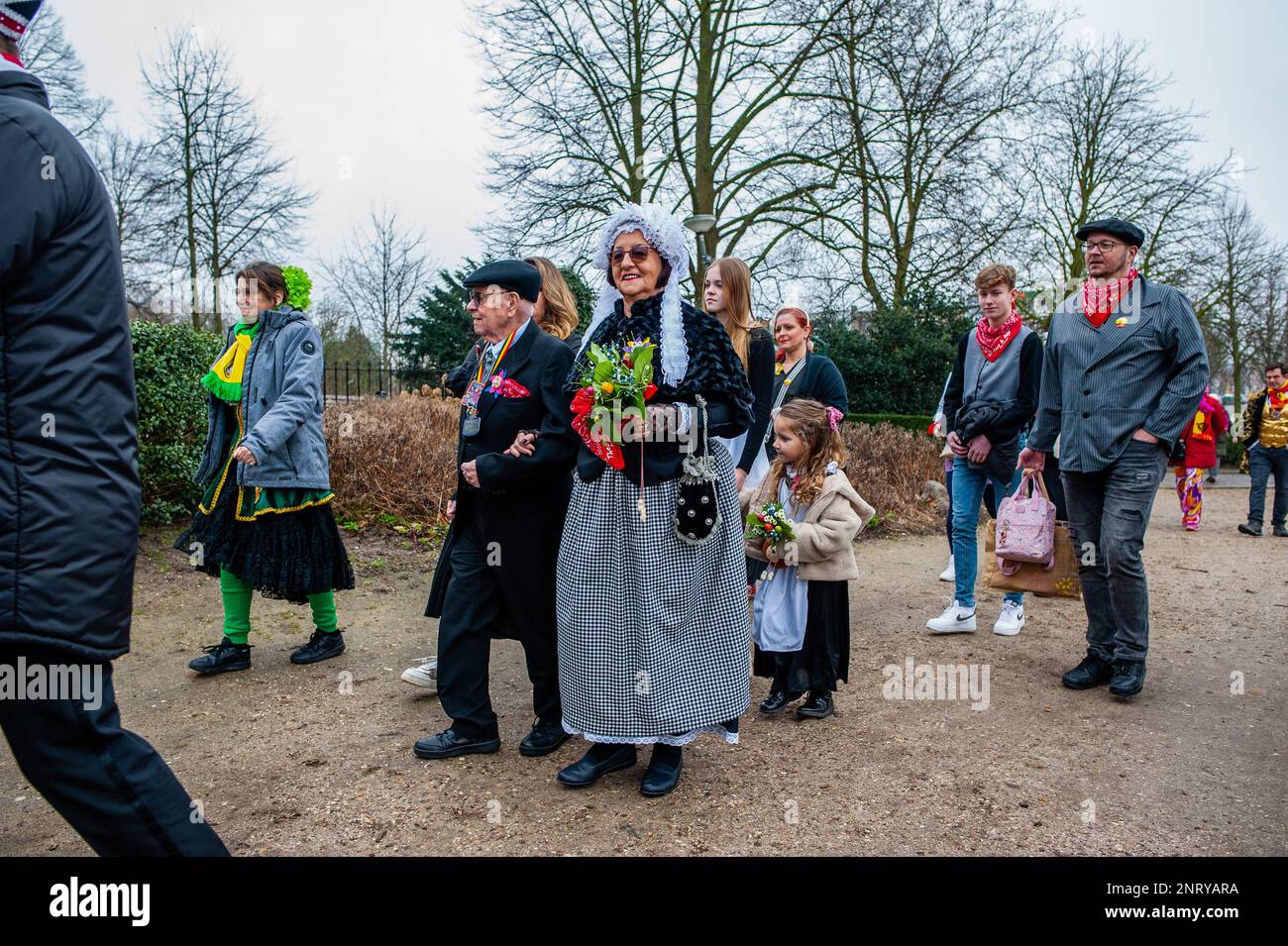 Role reversal couple hi-res stock photography and images - Alamy