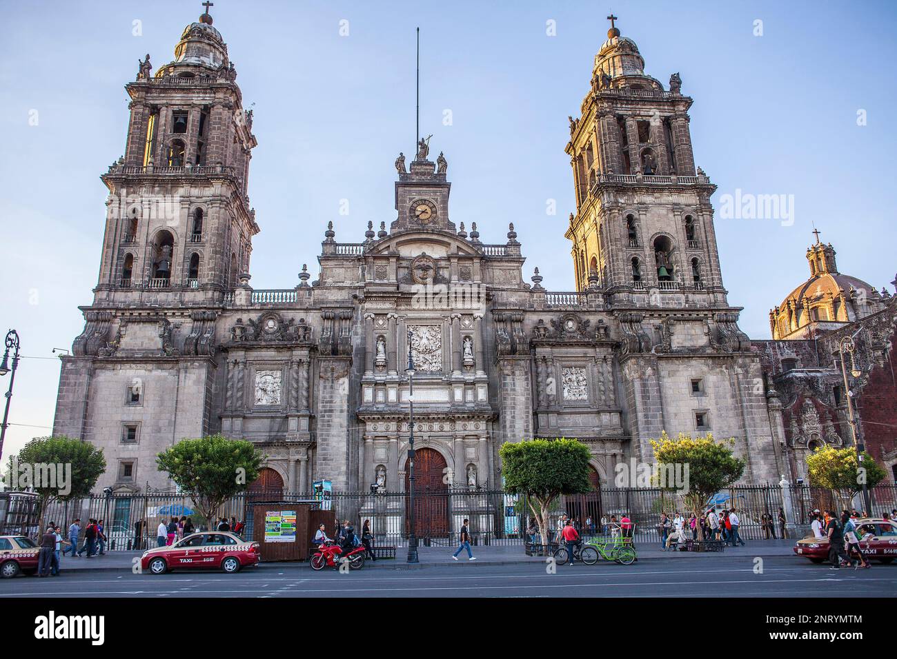 The Metropolitan Cathedral, in Plaza de la Constitución, El Zocalo ...