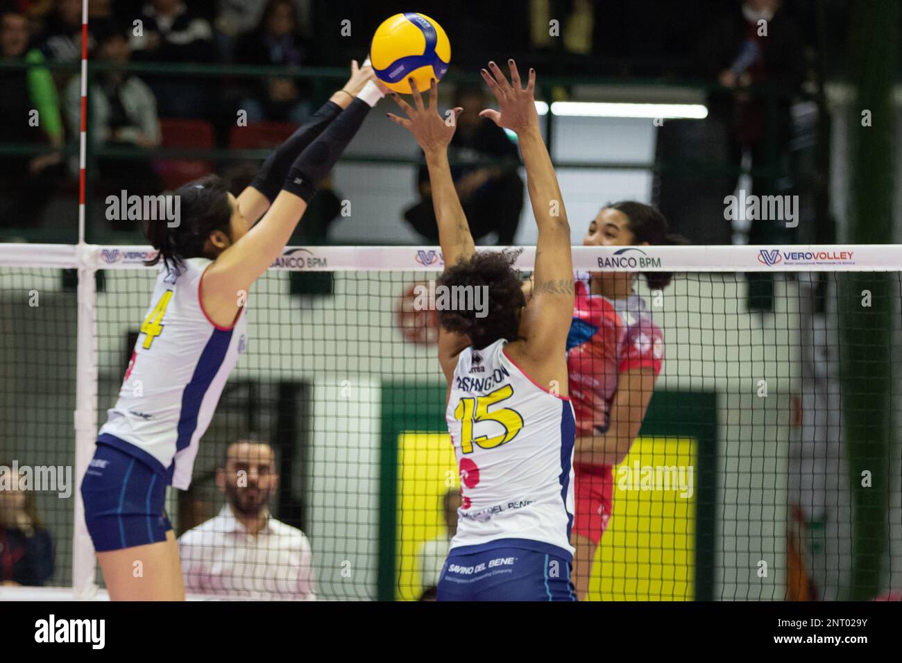Attack of Jordan Thompson (Vero Volley Milano Stock Photo - Alamy