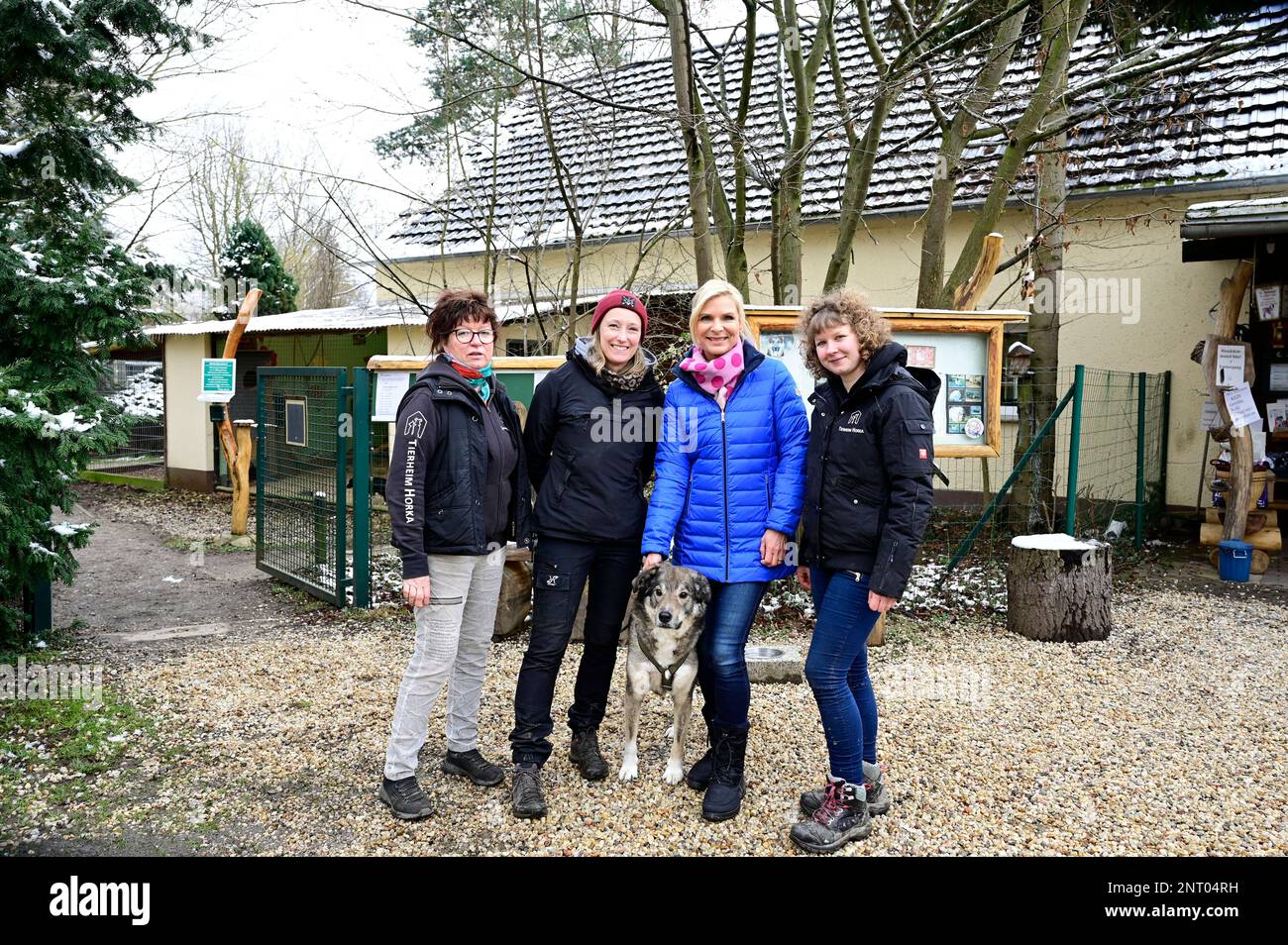 Tierheim-Chefin Rosi Zille, Melanie Reiche, Moderatorin Uta Bresan und Jenny Herkert bei ...