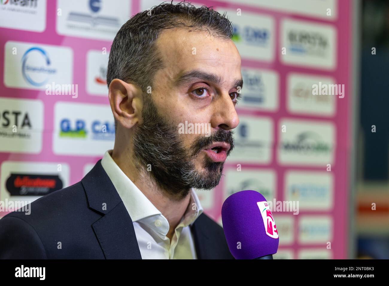 Head coach Marco Gaspari (Vero Volley Milano Stock Photo - Alamy