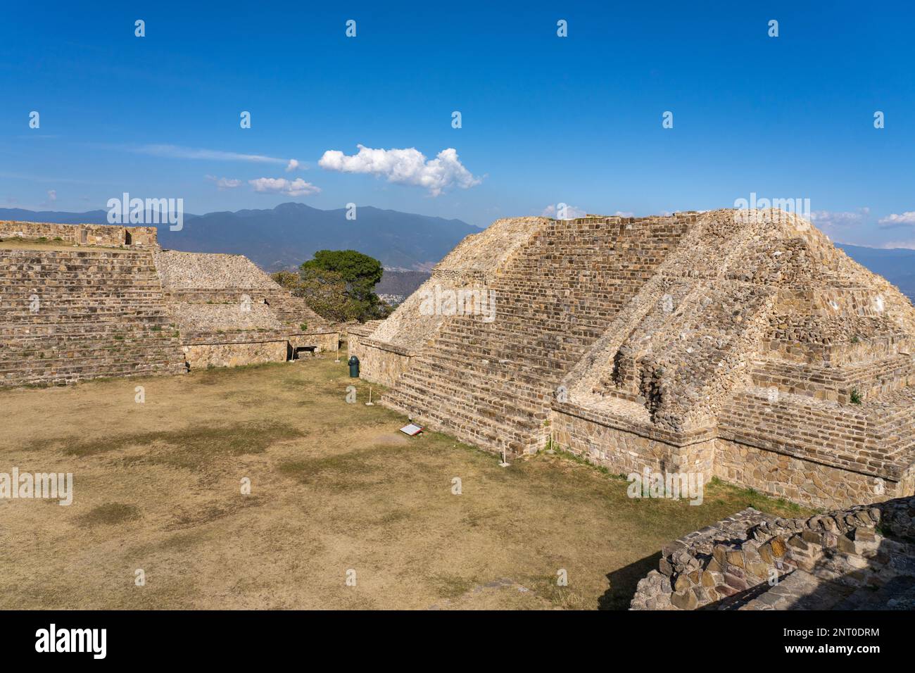 Building D & Building VG on the North Platform in the pre-Hispanic ...