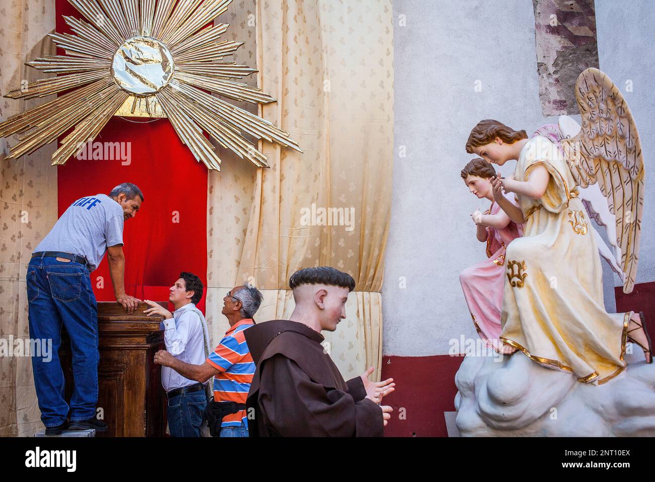 Street scene, preparation of an altar to celebrate the corpus cristi ...