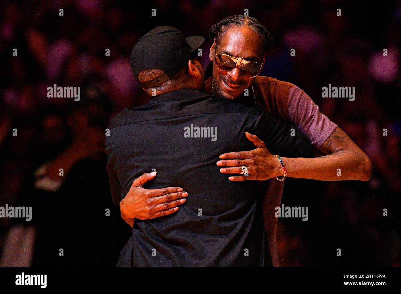 LOS ANGELES, CA - SEPTEMBER 01: Rappers Ice Cube hugs Snoop Dogg during ...