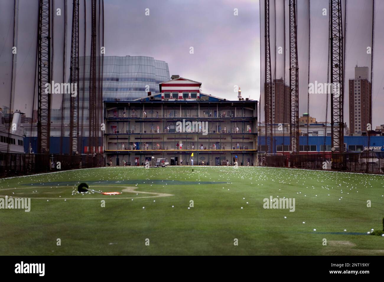 Chelsea piers golf hi-res stock photography and images - Alamy