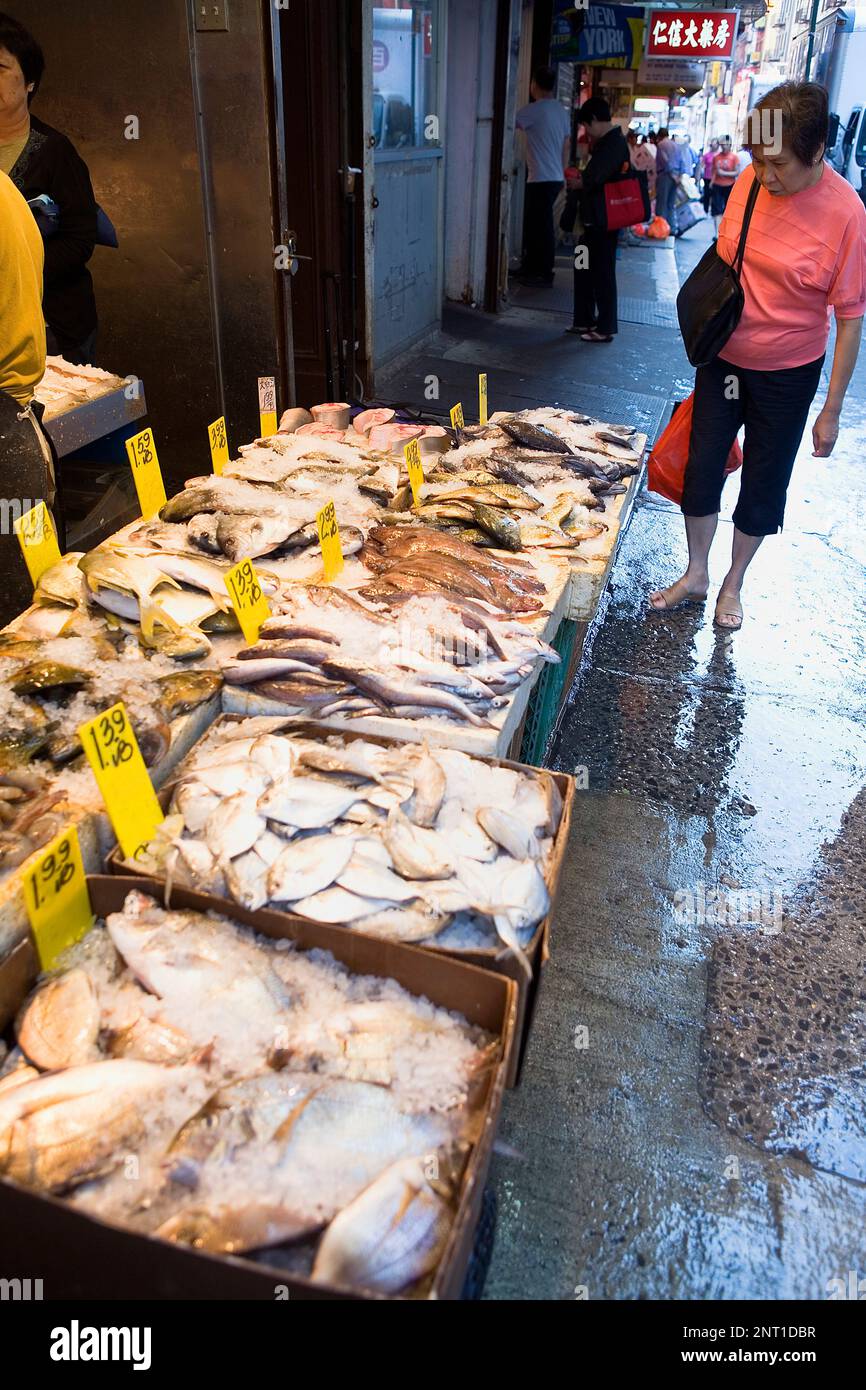 Nyc outdoor fish market hi-res stock photography and images - Alamy