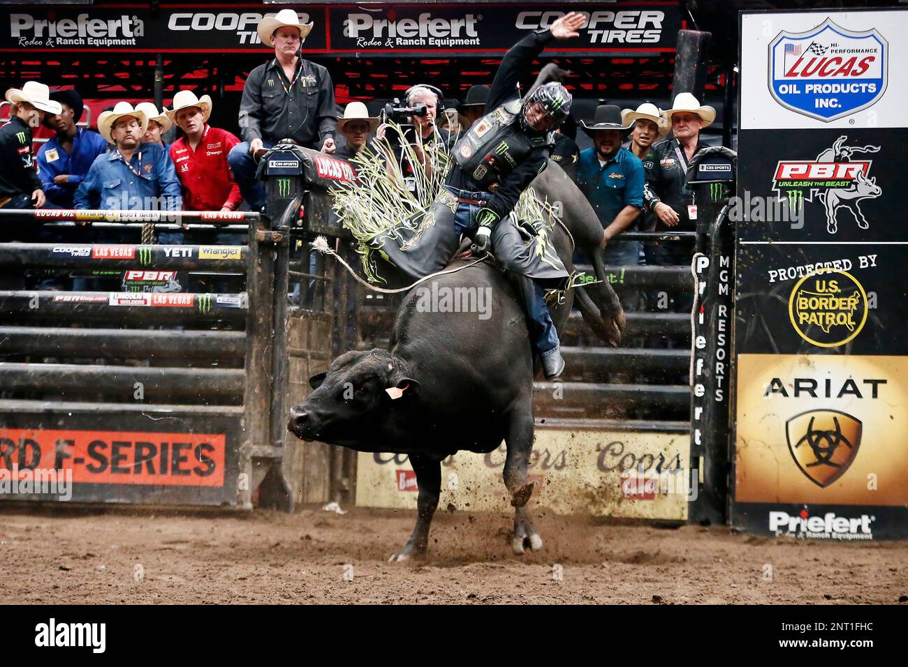 ANAHEIM, CA - SEPTEMBER 07: Jose Vitor Leme rides bull Rising Sun ...