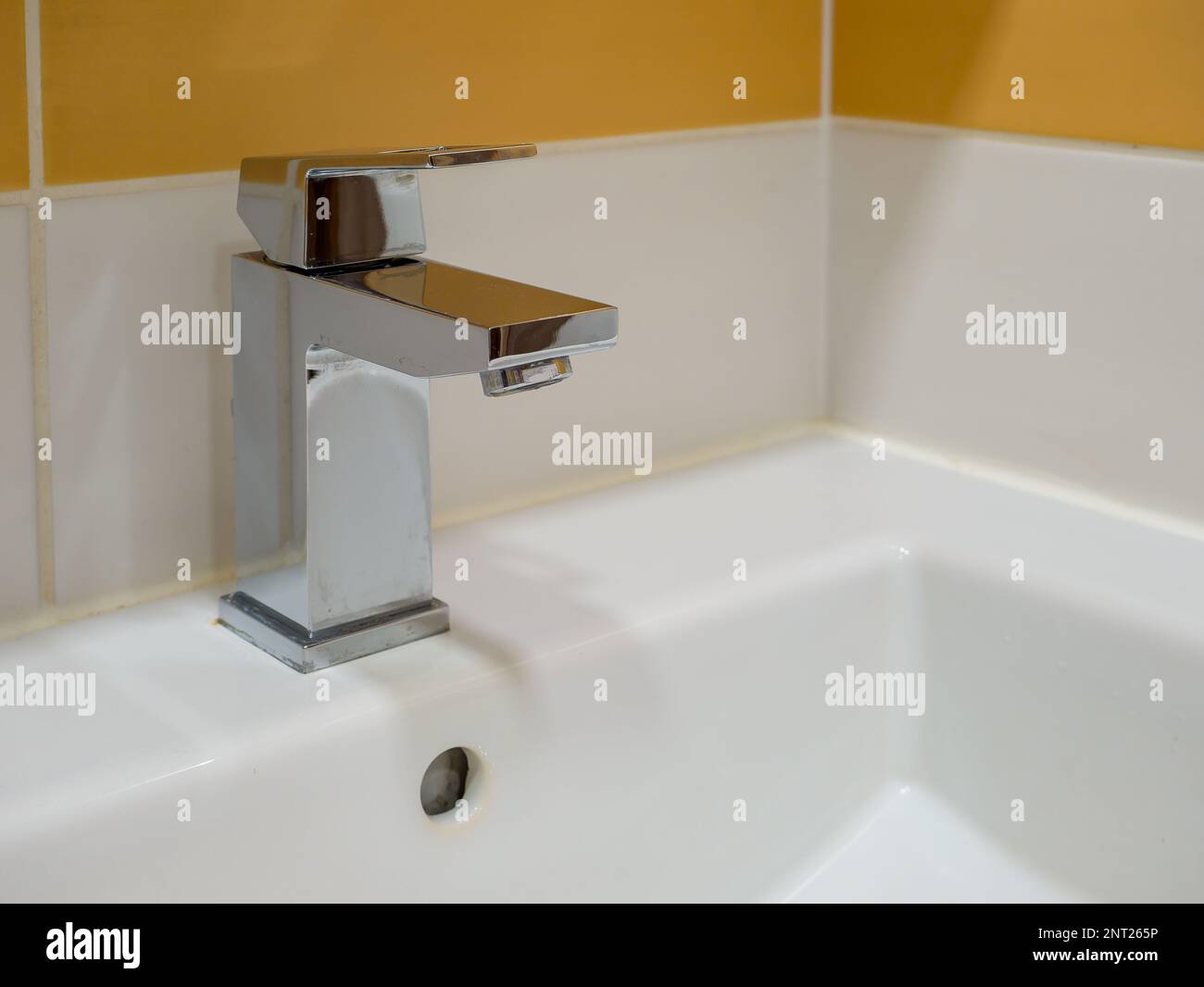 Square white ceramic sink hi-res stock photography and images - Alamy