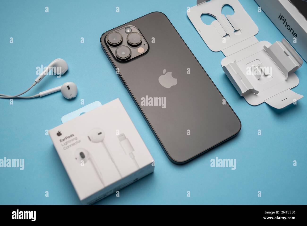 New iPhone 14 pro max and Apple Earpods, Airpods white earphones for ...