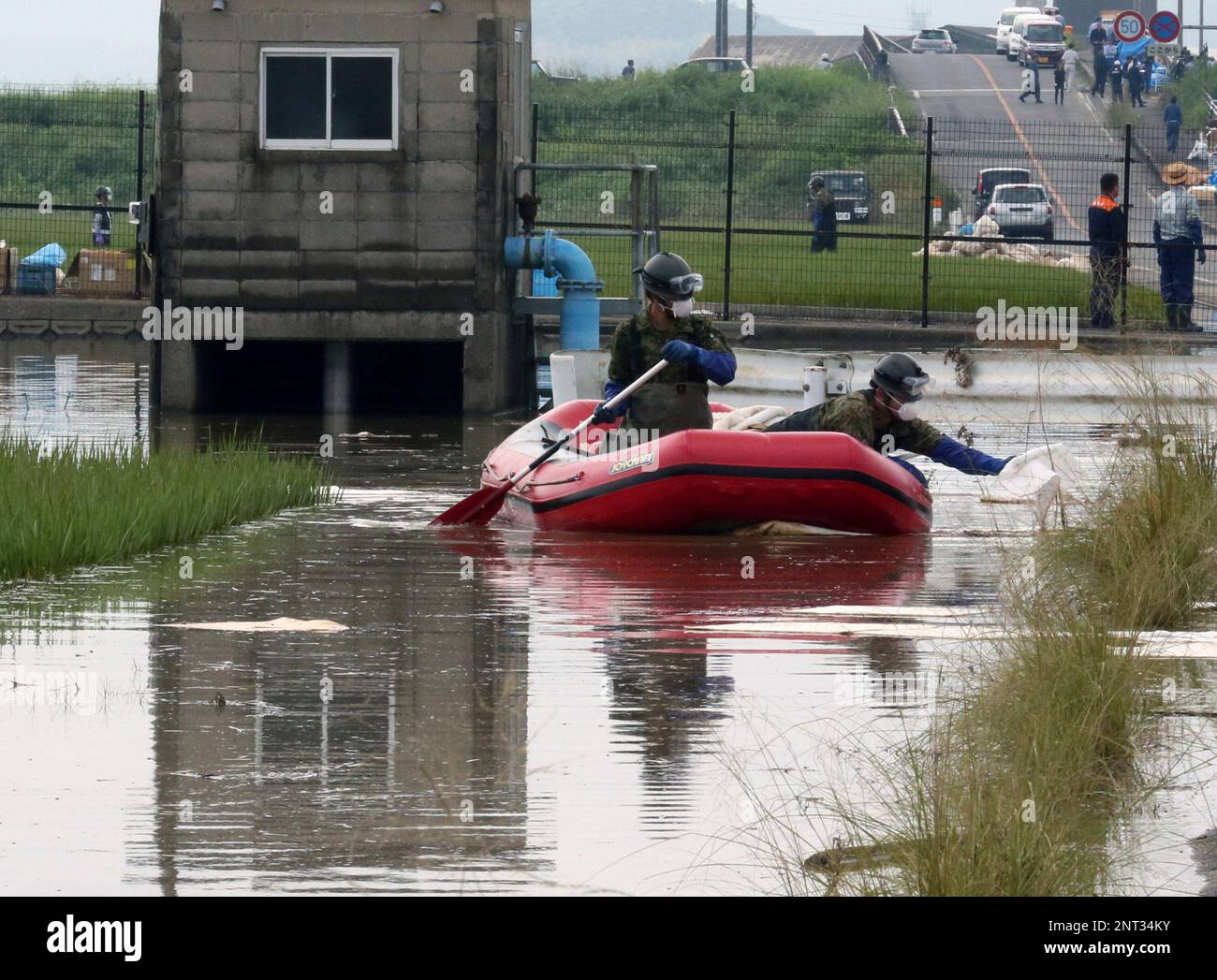 Self-Defense Forces Personnel work to absorb oil in Omachi Town where ...