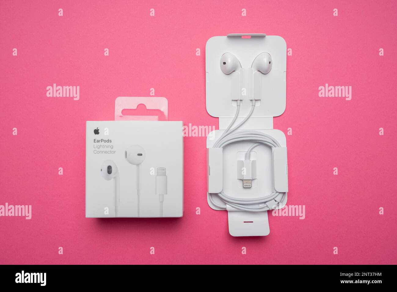 New Apple Earpods, Airpods white earphones for listening to music and ...