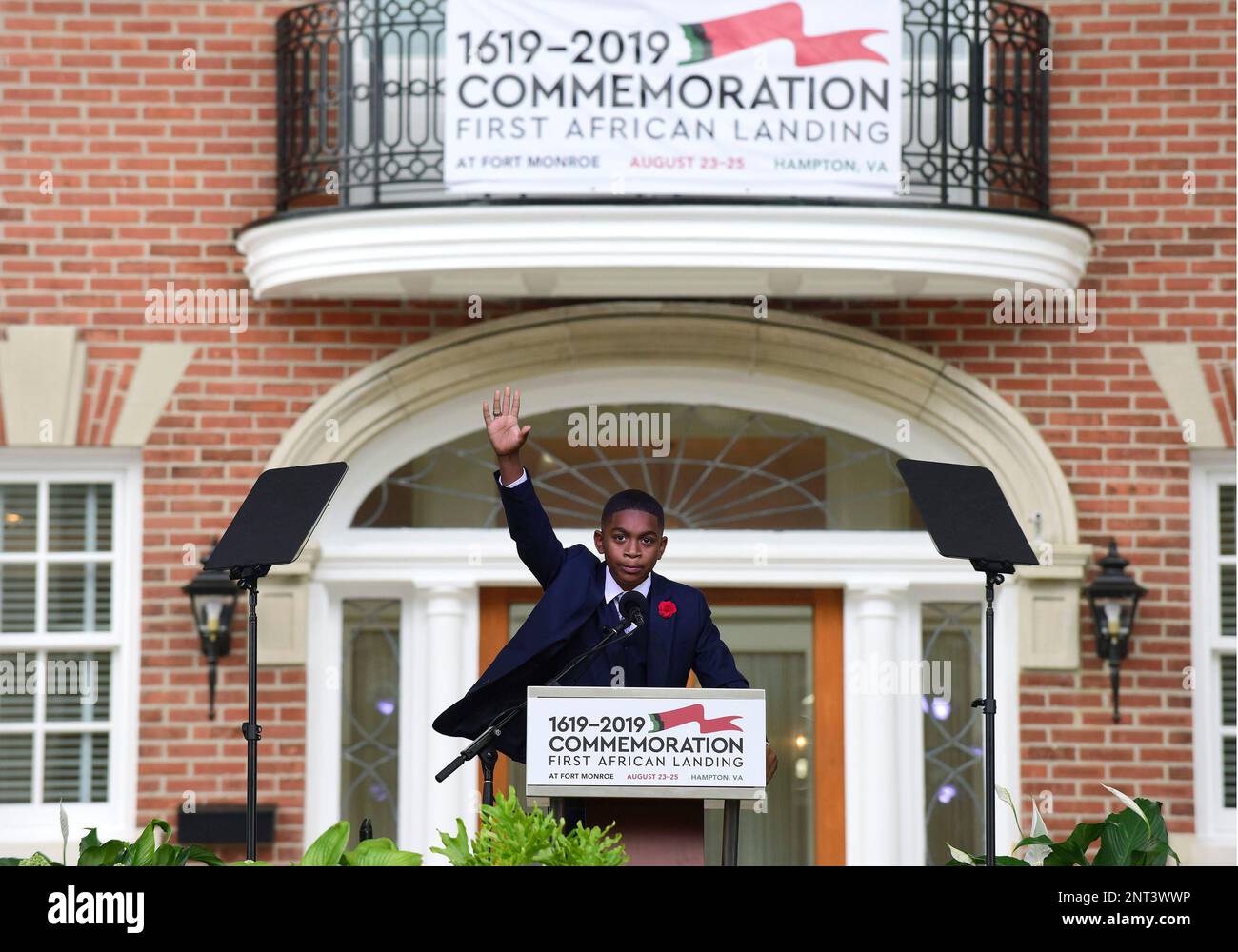 Brycen Dildey raises his hand as he thanks the crowd for listening to ...
