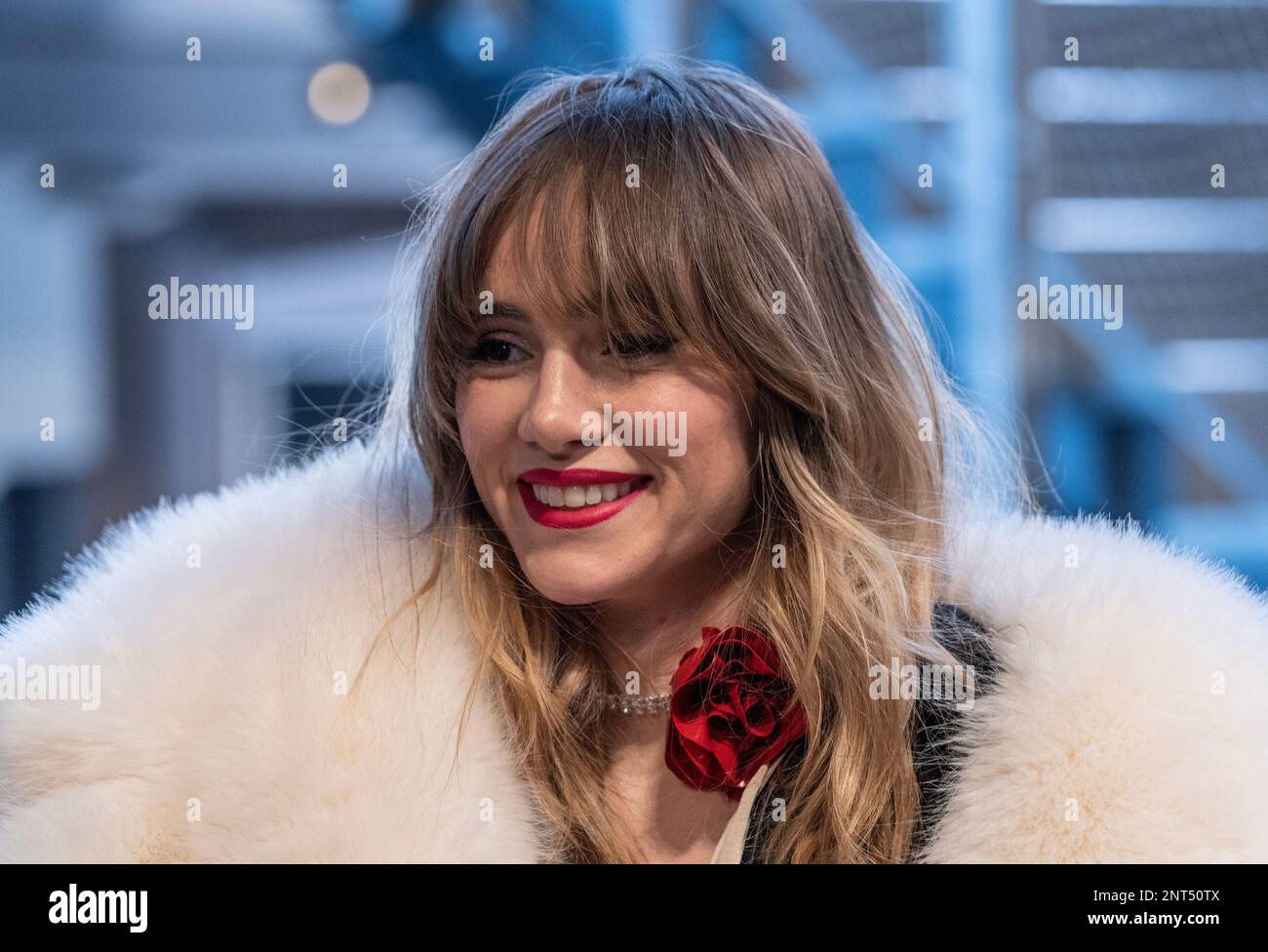 Suki Waterhouse attends as the cast of Daisy Jones & The Six visits The ...