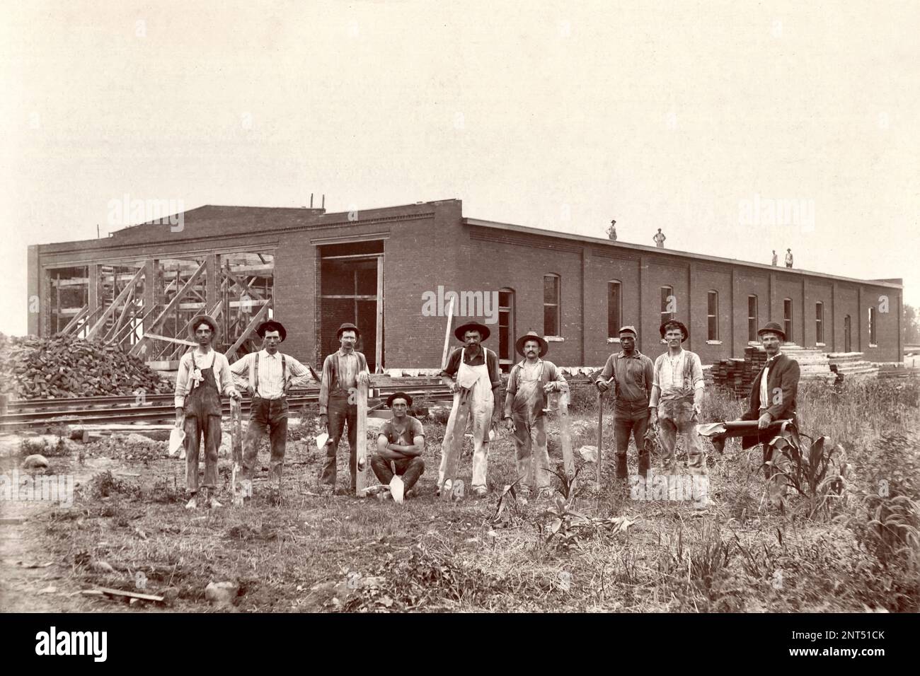 Retro construction workers hi-res stock photography and images - Alamy