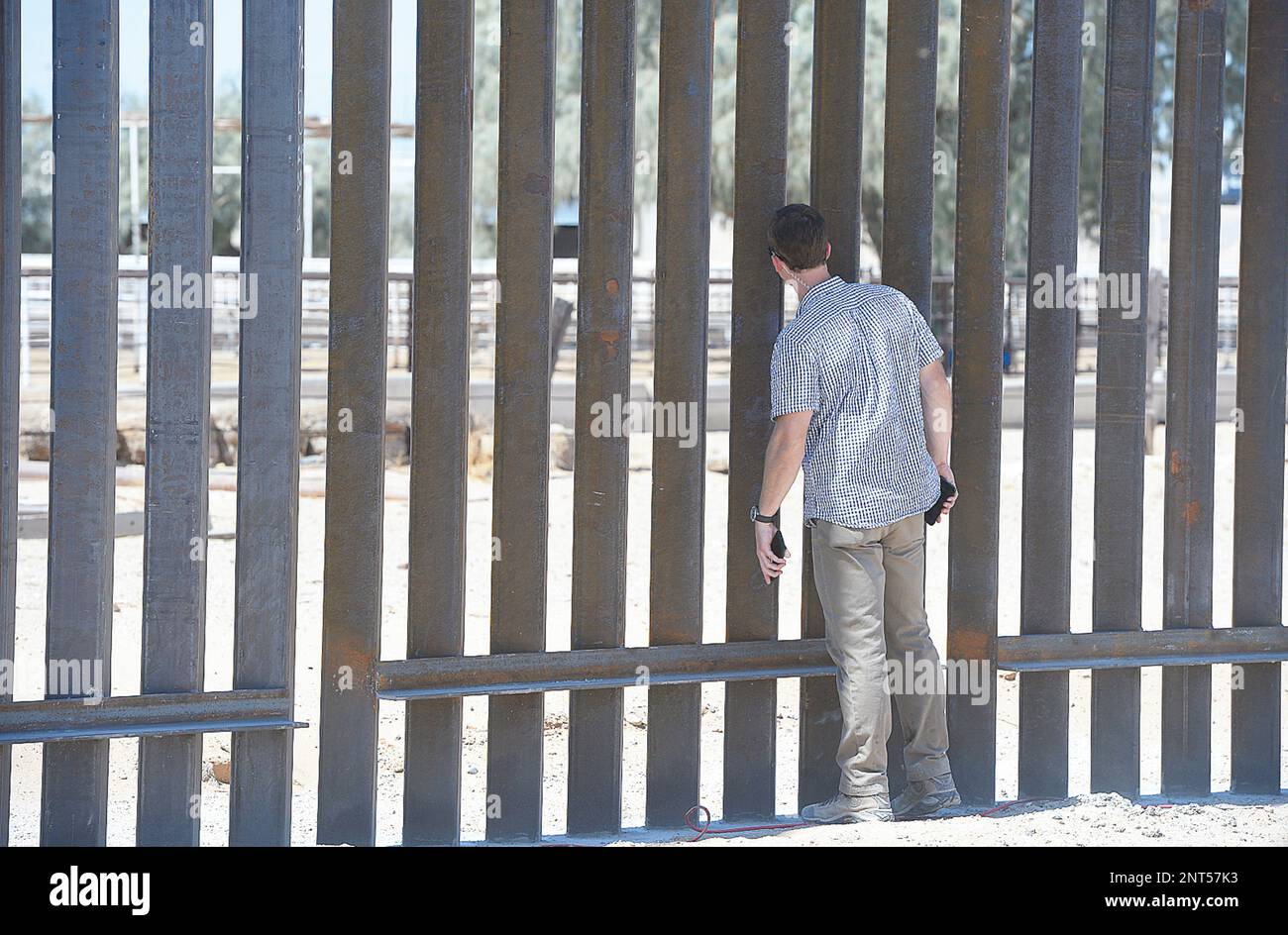 A Secret Service agent gets a look at Mexico as he peers through the 30 ...