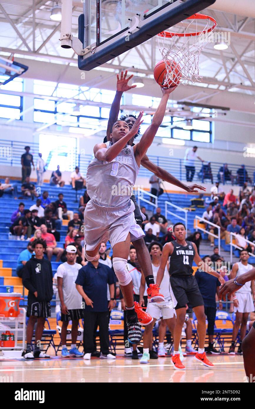 LOS ANGELES, CA - AUGUST 10: Nimari Burnett drives to the basket during ...