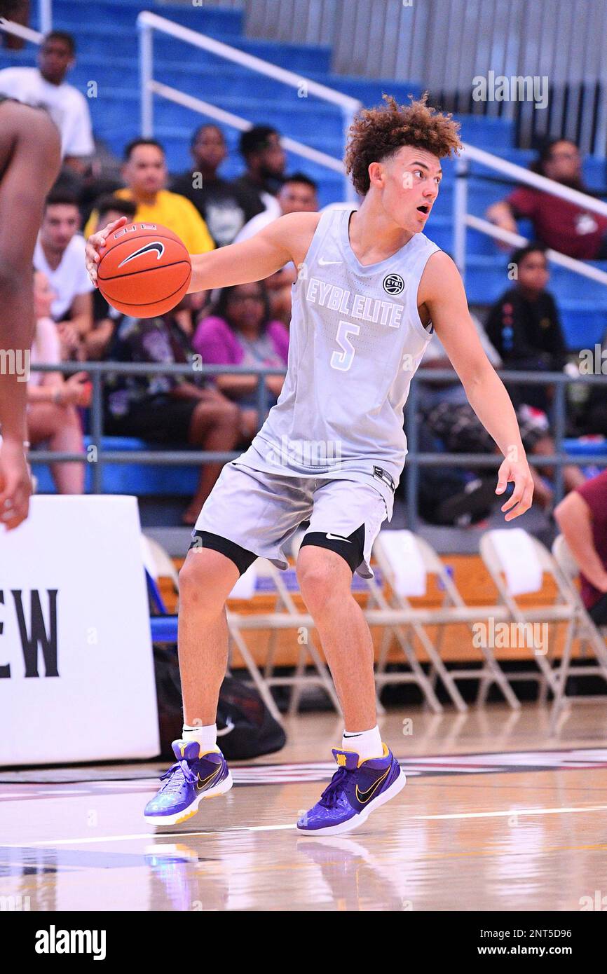 LOS ANGELES, CA - AUGUST 10: Devin Askew brings the ball up the court ...