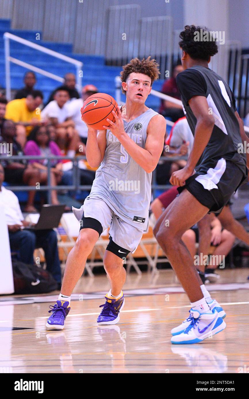 LOS ANGELES, CA - AUGUST 10: Devin Askew makes a pass during the Nike ...
