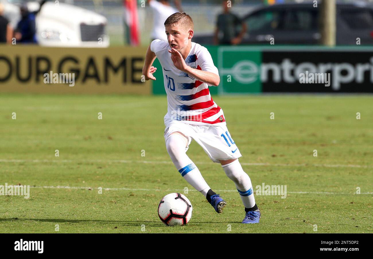 Team USA midfielder Evan Rotundo (10 moves the ball up the pitch in a ...