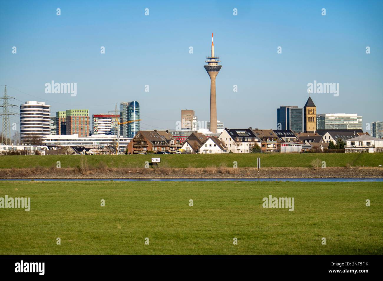The skyline of Düsseldorf, with the skyscrapers in the Media Harbour ...