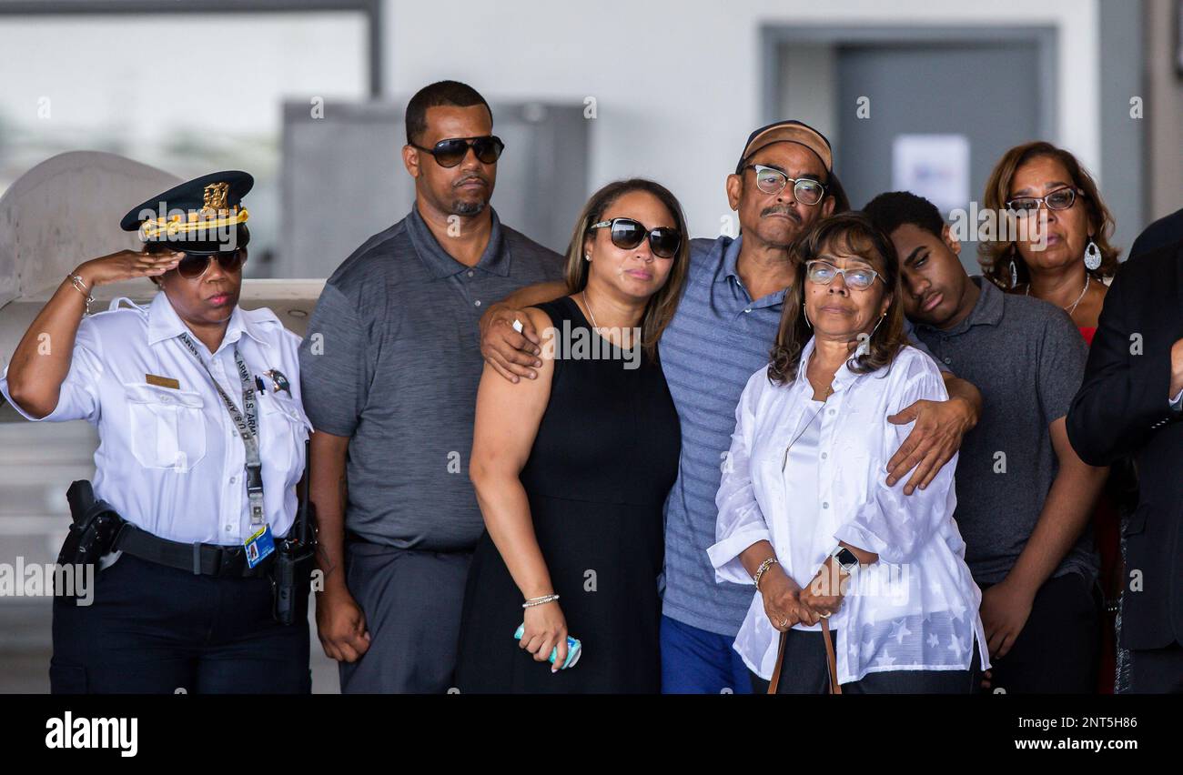Shawn Gregoire, center, mother of U.S. Army Spc. Michael Nance, family ...