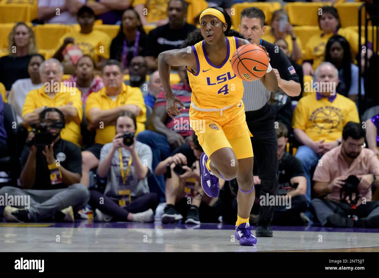 LSU guard Flau'jae Johnson (4) dribbles in the first half of an NCAA ...