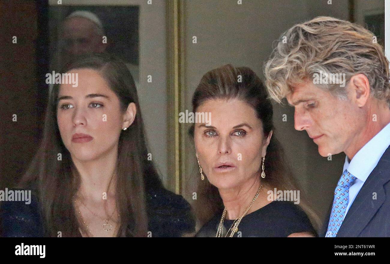 ADDS NAMES OF CHRISTINA SCHWARZENEGGER AND ANTHONY SHRIVER - Maria ...