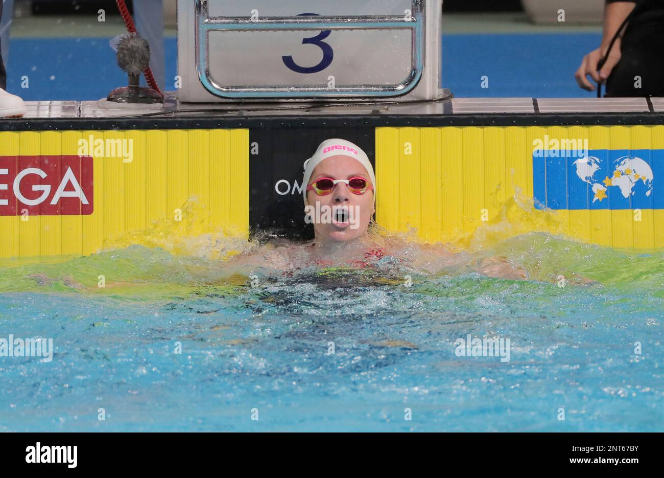 Australia's SEEBOHM Emily after winning the Women's 200m Backstroke ...