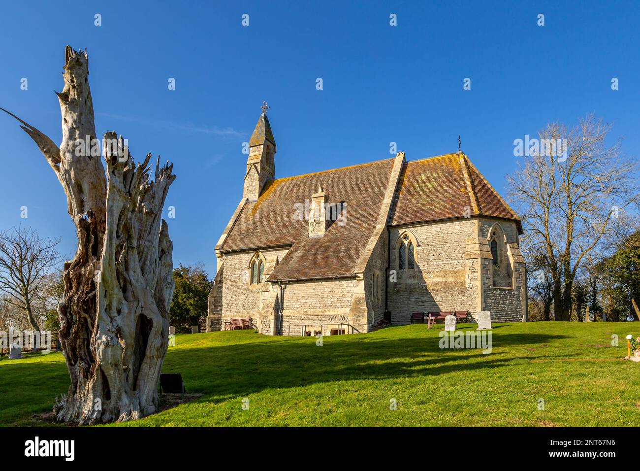 St. James C of E Church in Weethley, Warwickshire, England Stock Photo ...