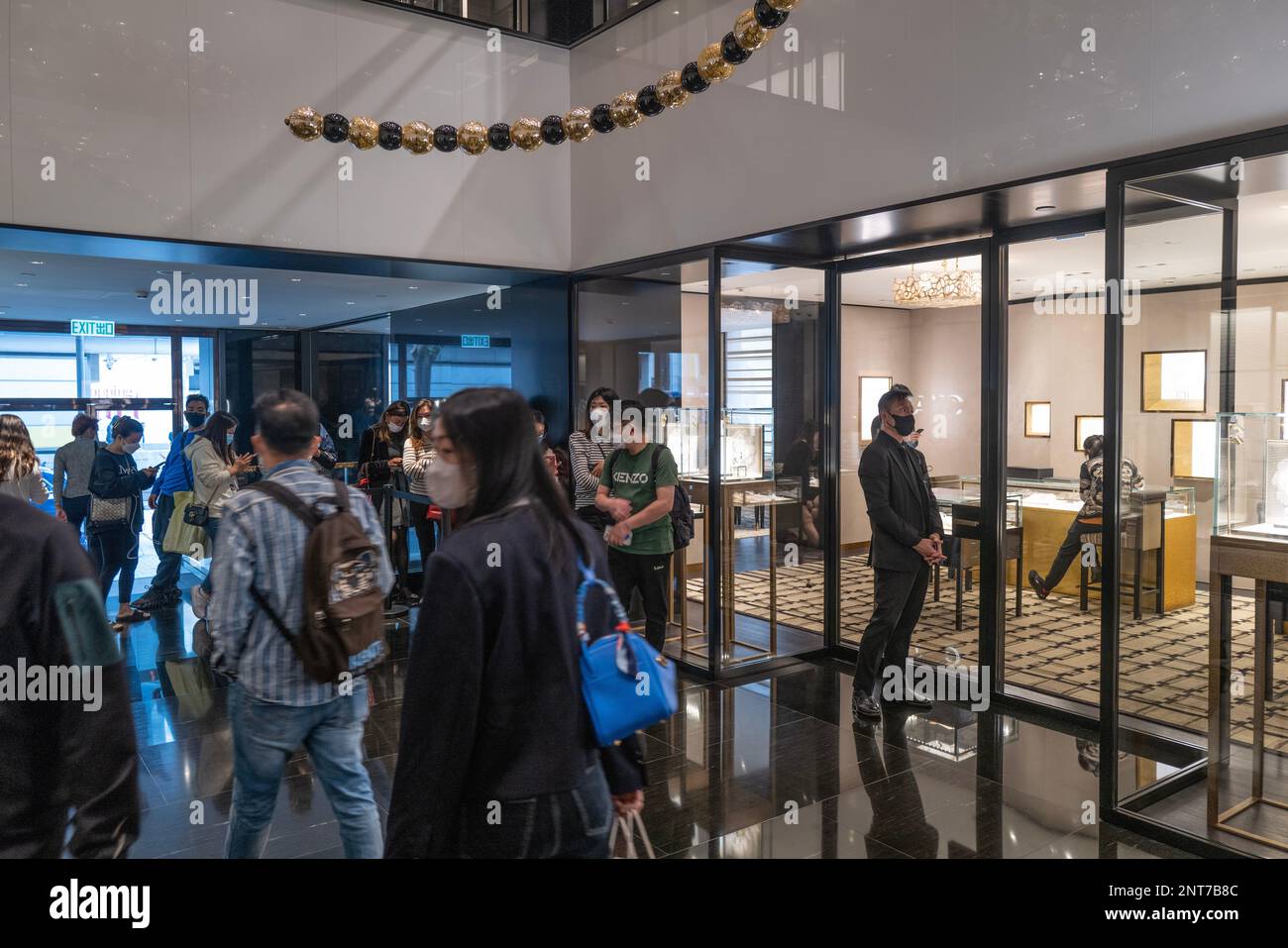 Hong Kong Kowloon and Hong Kong island. Peninsula Hotel shopping ...