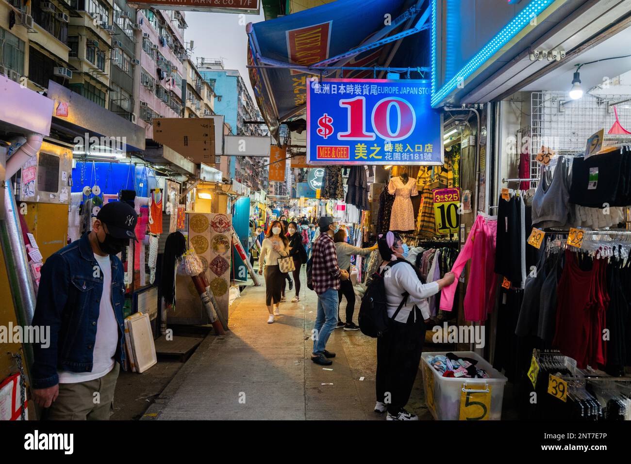 Bustling shopping hi-res stock photography and images - Alamy