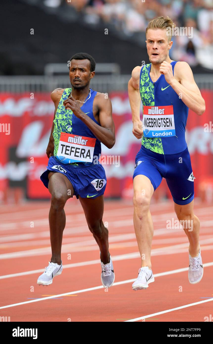 Samuel Tefera (ETH) defeats Filip Ingebrigtsen (NOR) to win the Emsley ...