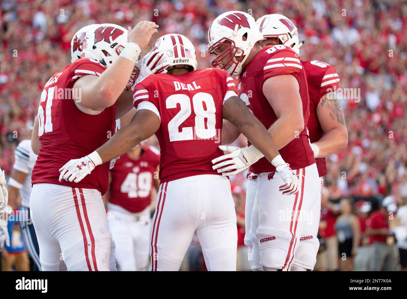Wisconsin Badgers running back Taiwan Deal (28) celebrates a touchdown ...