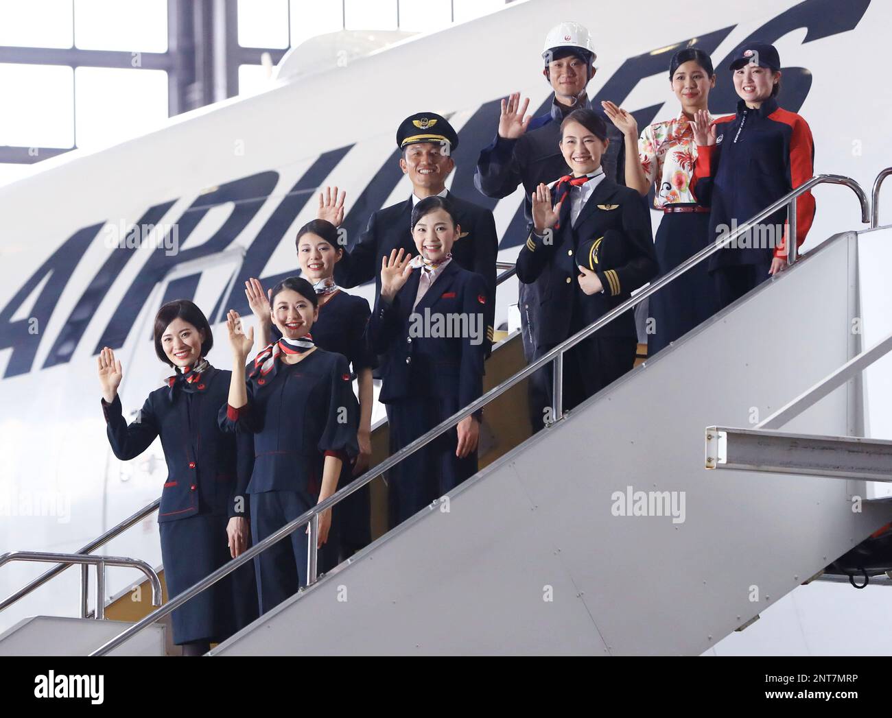 Japan Airlines Co., Ltd. (JAL) unveils new uniform for the first time ...