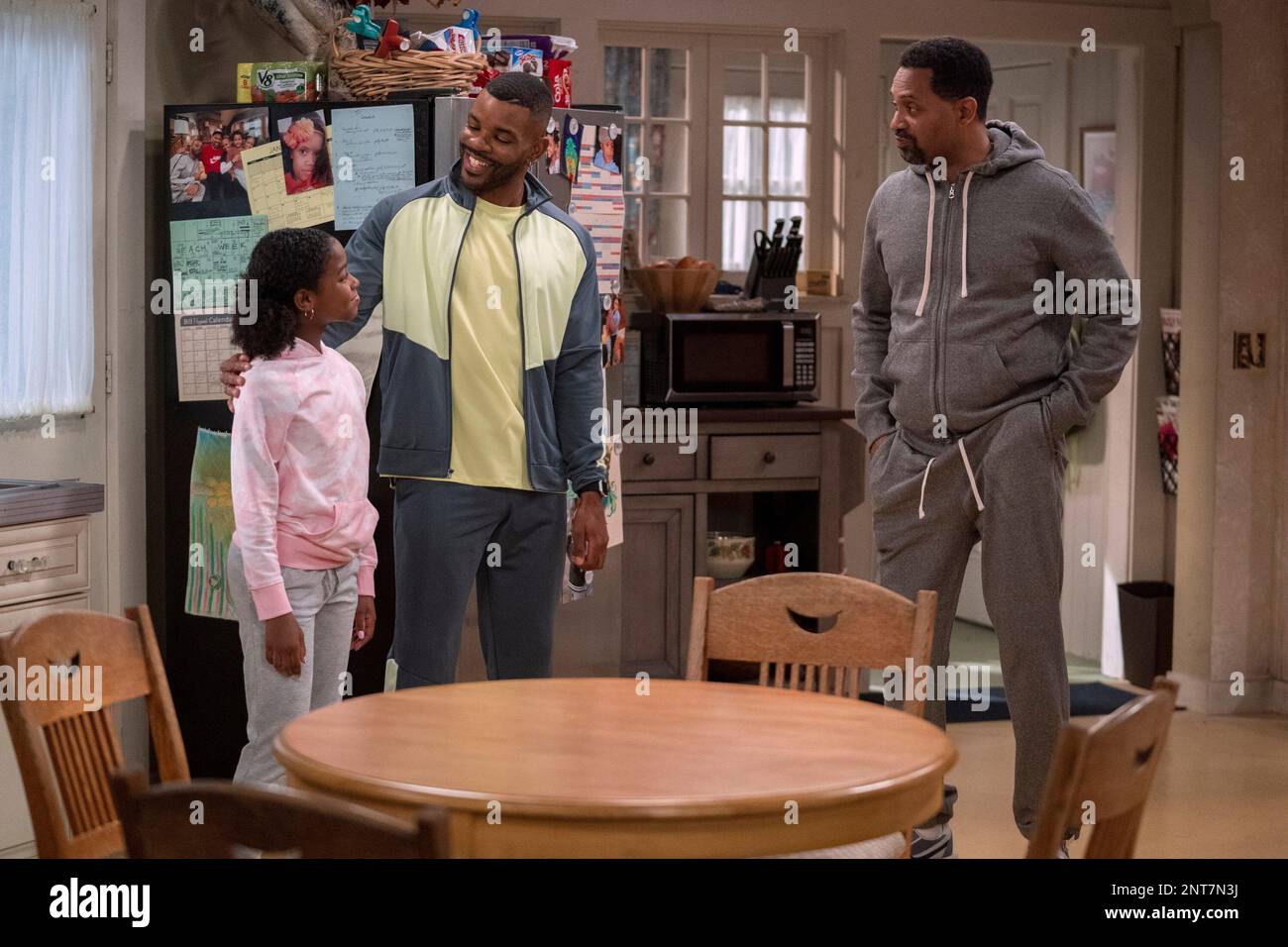 THE UPSHAWS, from left: Ayaamii Sledge, Jermelle Simon, Mike Epps, 'Off ...