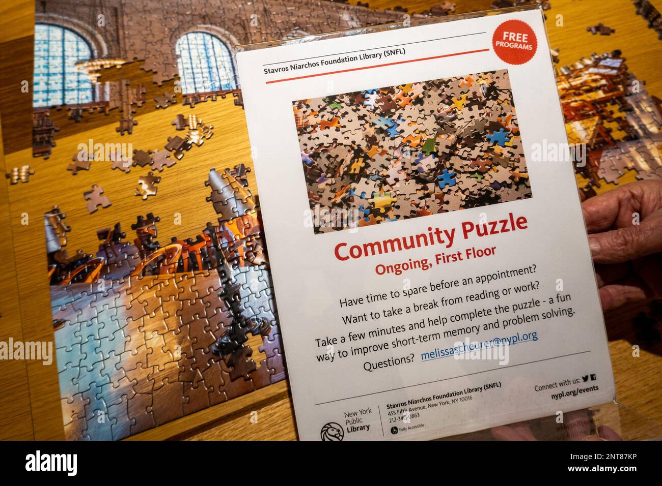 Jigsaw puzzle table library hi-res stock photography and images - Alamy