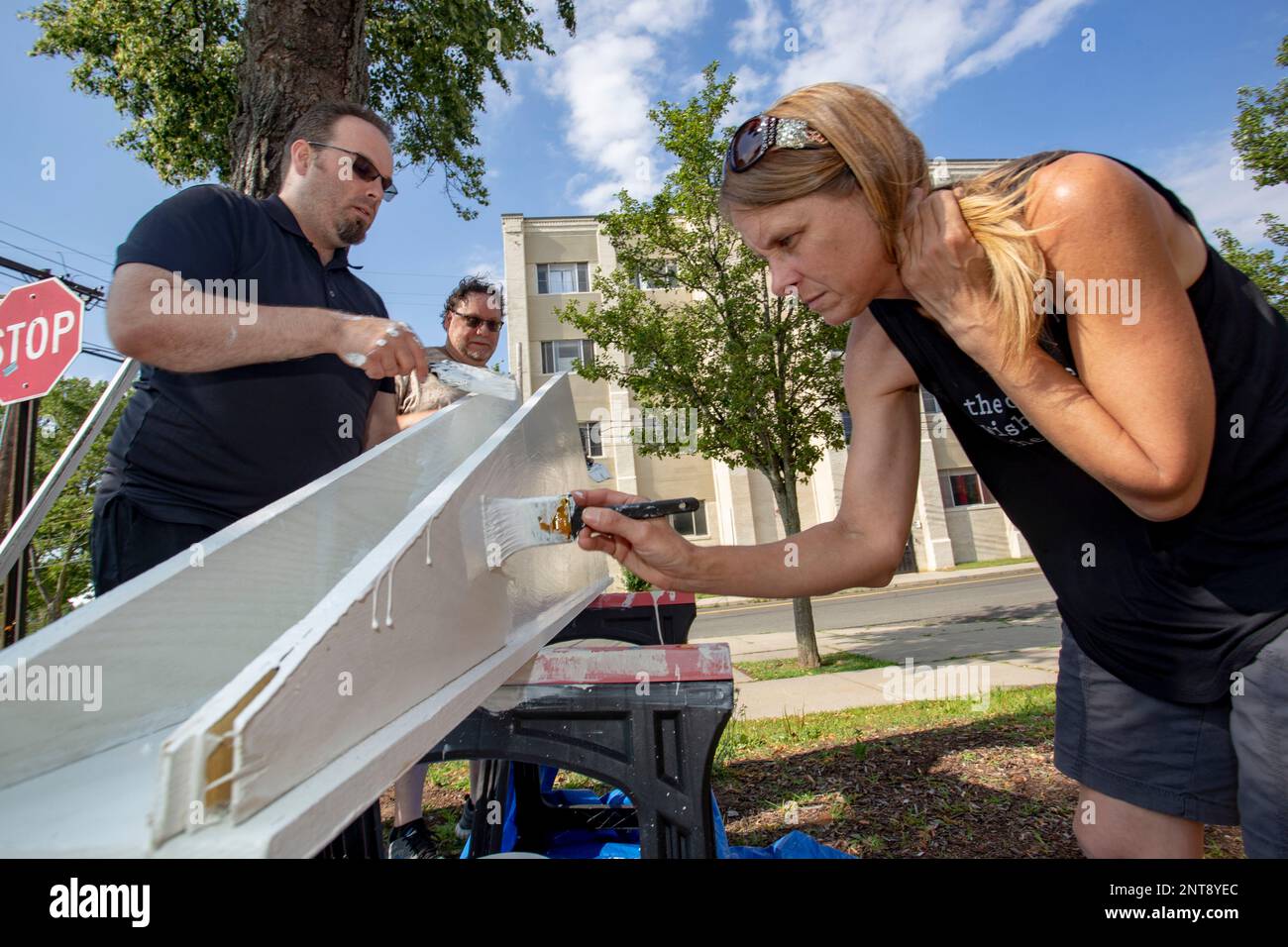 Volunteer Carrie Teele, right, Michael Rajewski, center, and Darrell ...