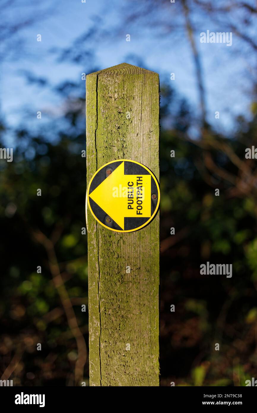 Public footpath sign Stock Photo - Alamy