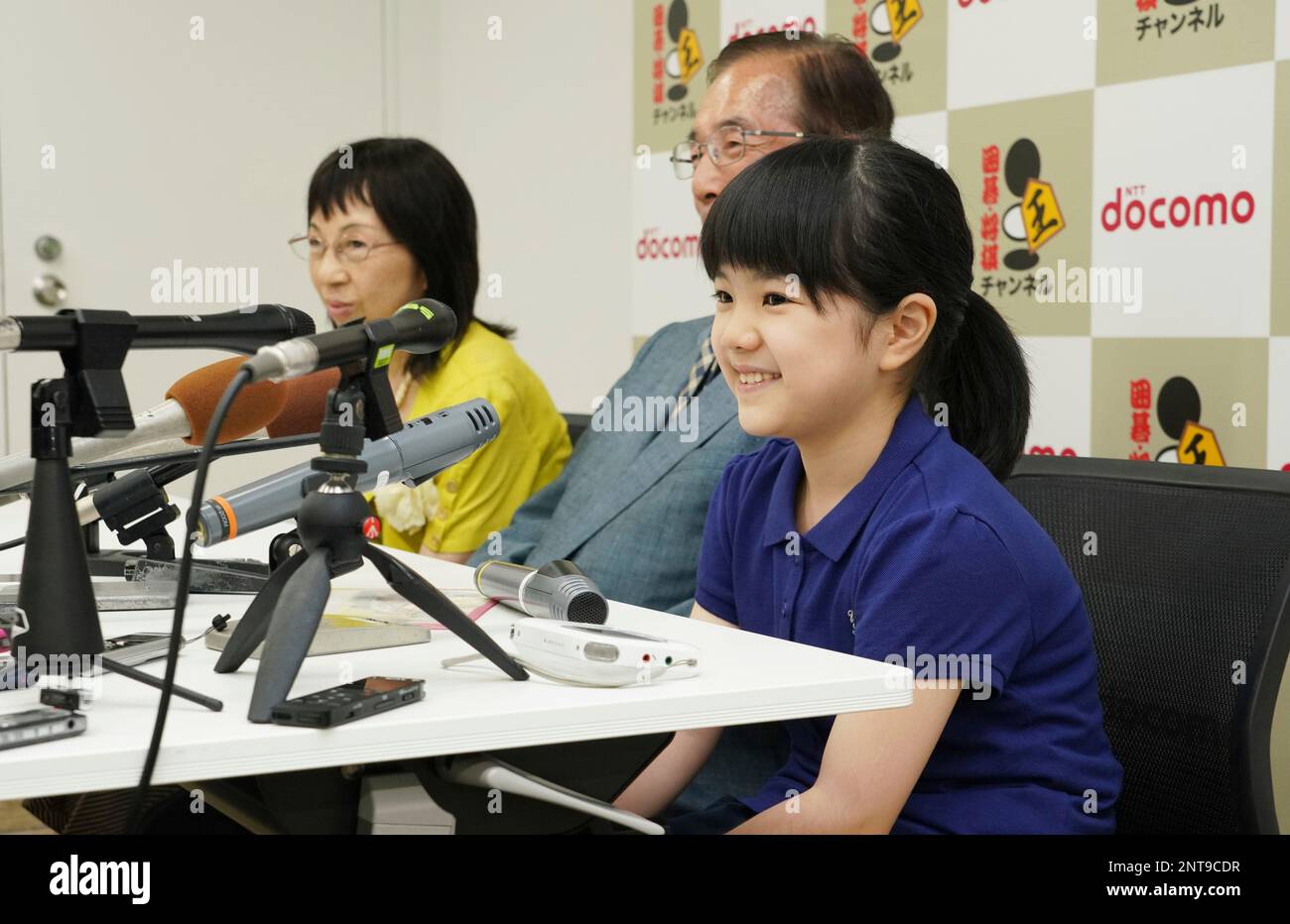 10-year-old Sumire Nakamura (R) , a professional Go player, meets a ...