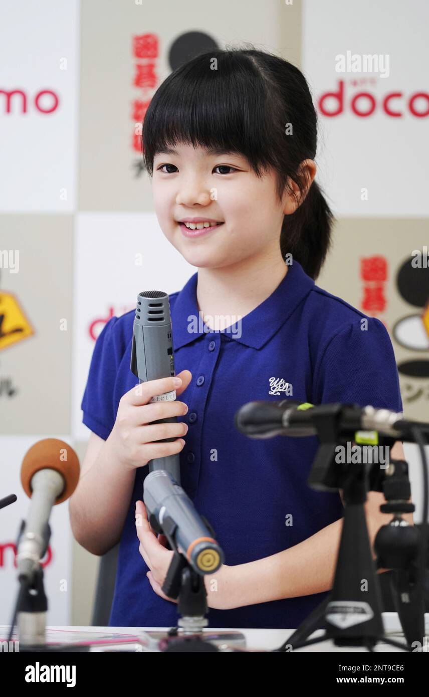 10-year-old Sumire Nakamura, a professional Go player, meets a press ...