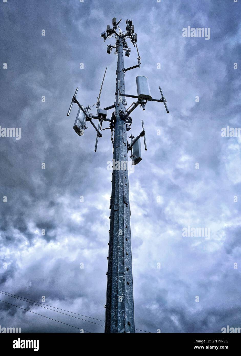 5g tower hi-res stock photography and images - Alamy