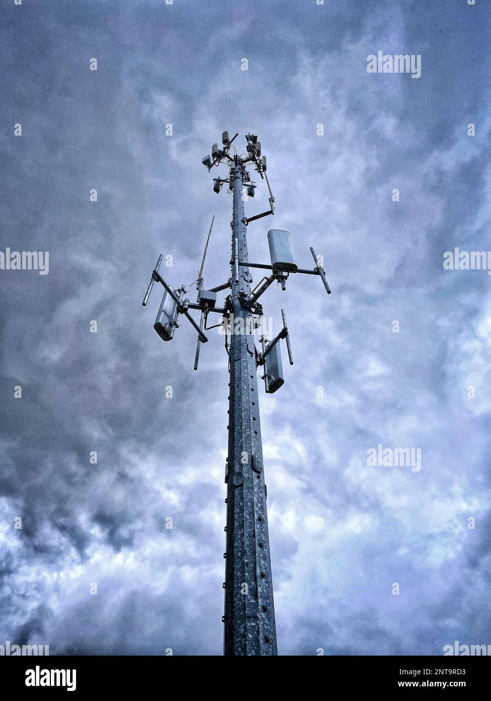5g tower hi-res stock photography and images - Alamy