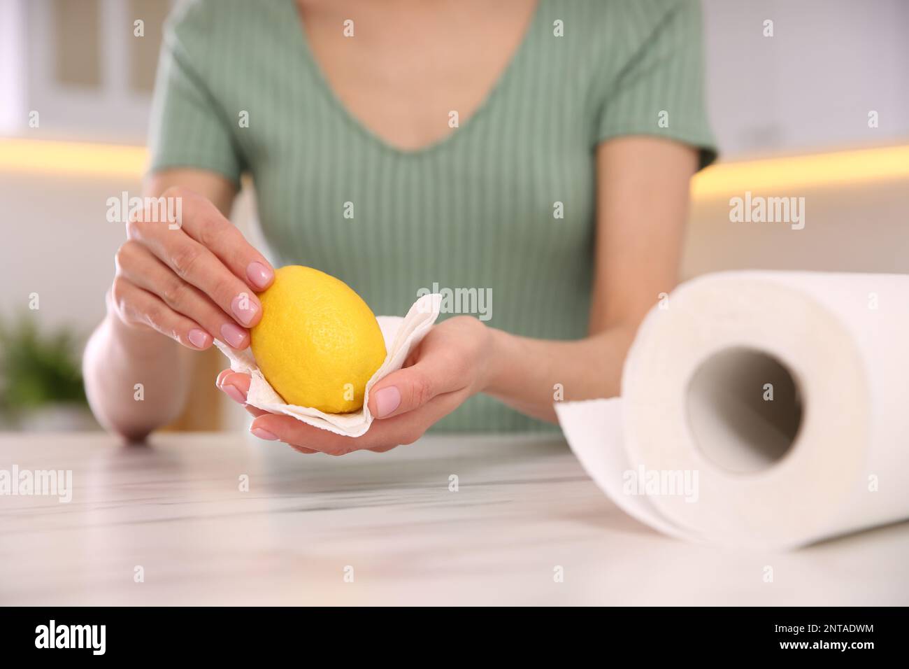 Lemon paper hi-res stock photography and images - Alamy