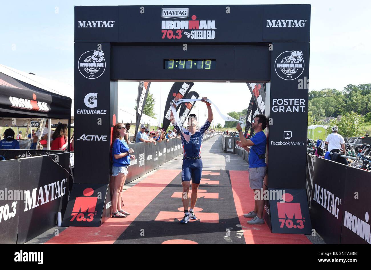 Andrew Starykowicz, of Chicago, wins the men's pro division during the ...