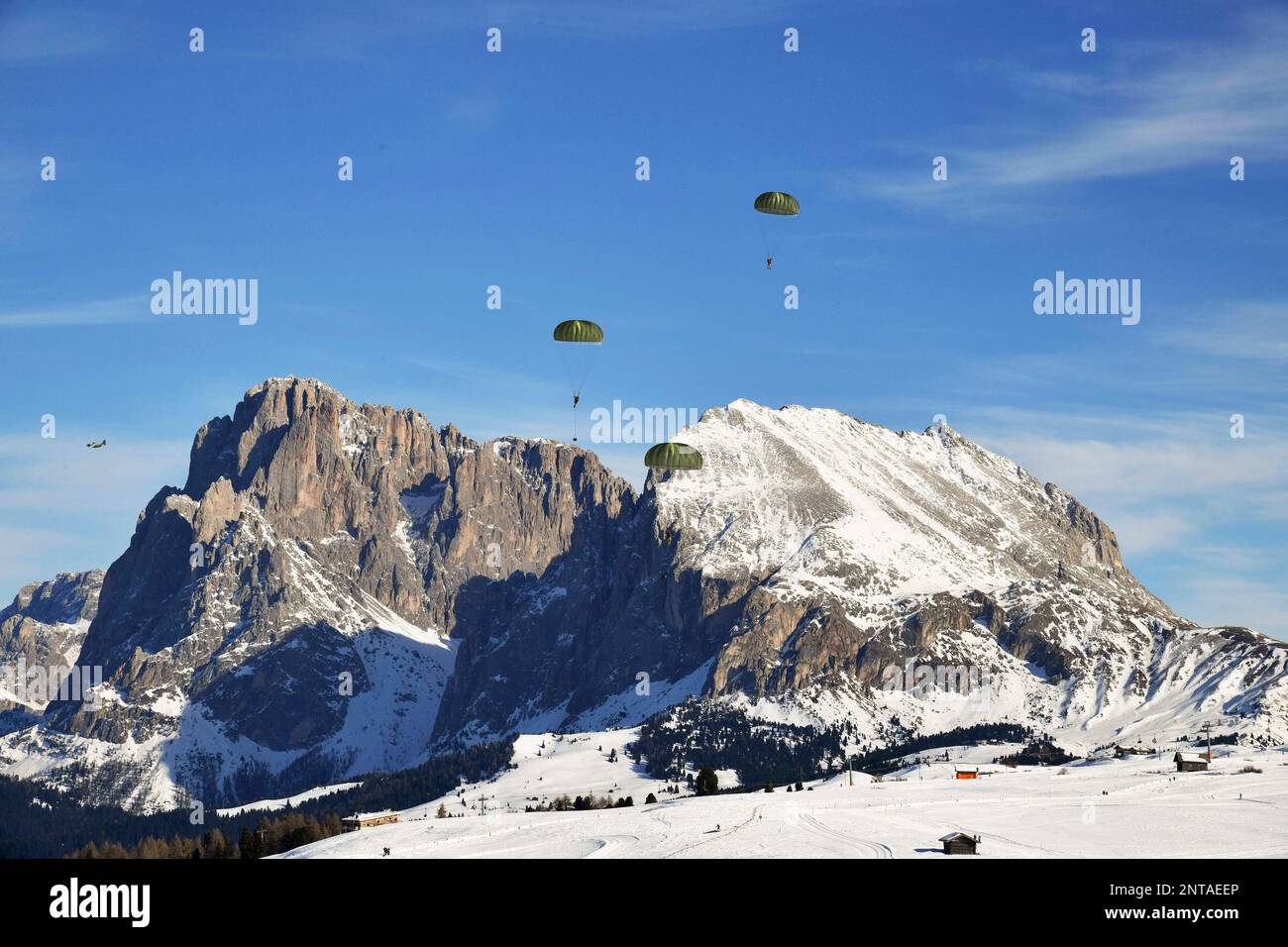 Bolzano, Italy. 16th Feb, 2023. Italian Army paratroopers assigned to ...