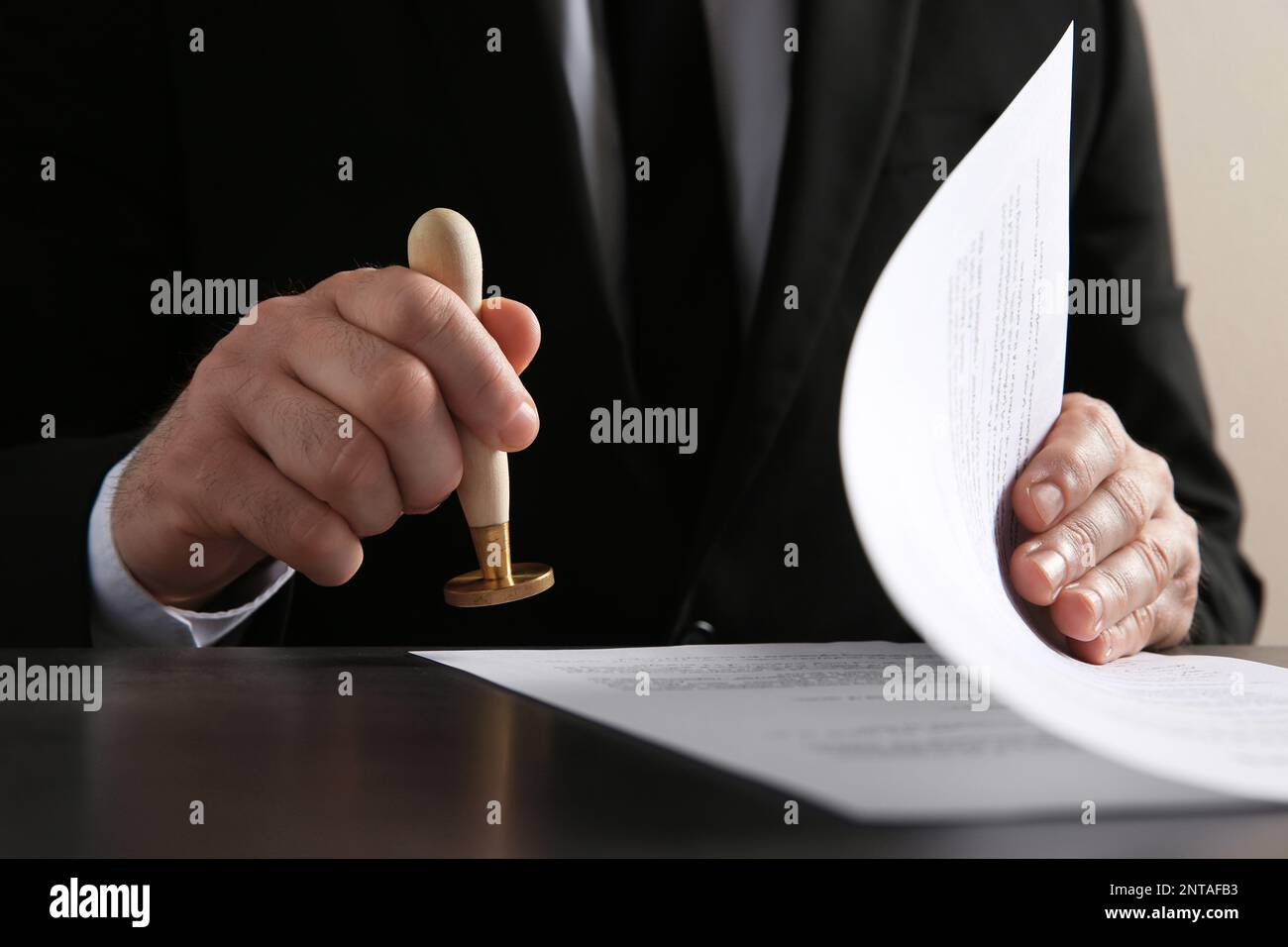 Notary stamping hi-res stock photography and images - Alamy
