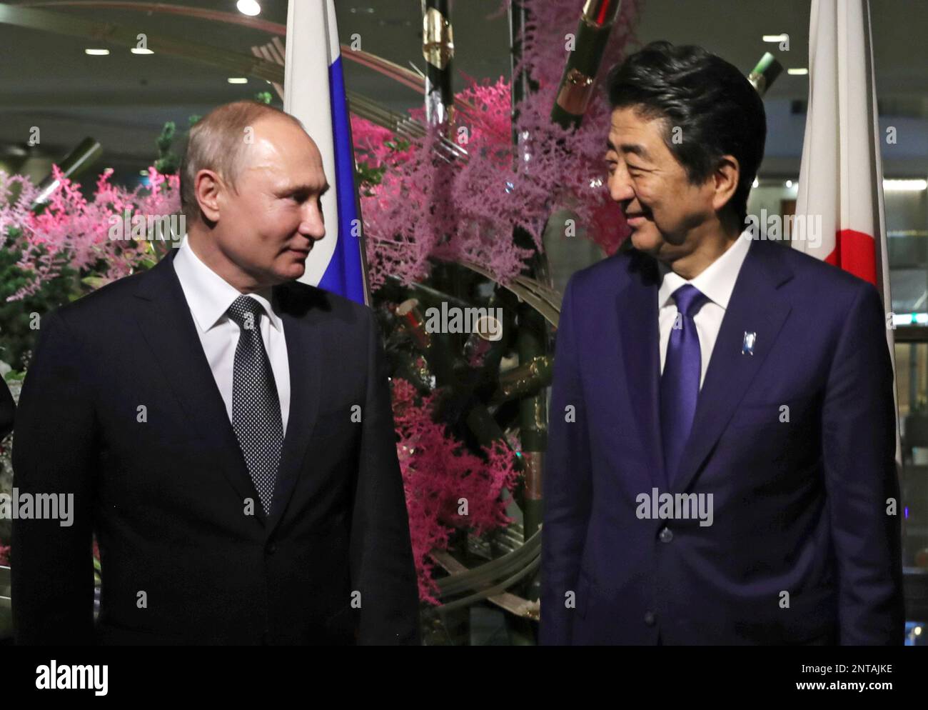 Russian President Vladimir Putin, left, and Japanese Prime Minister ...