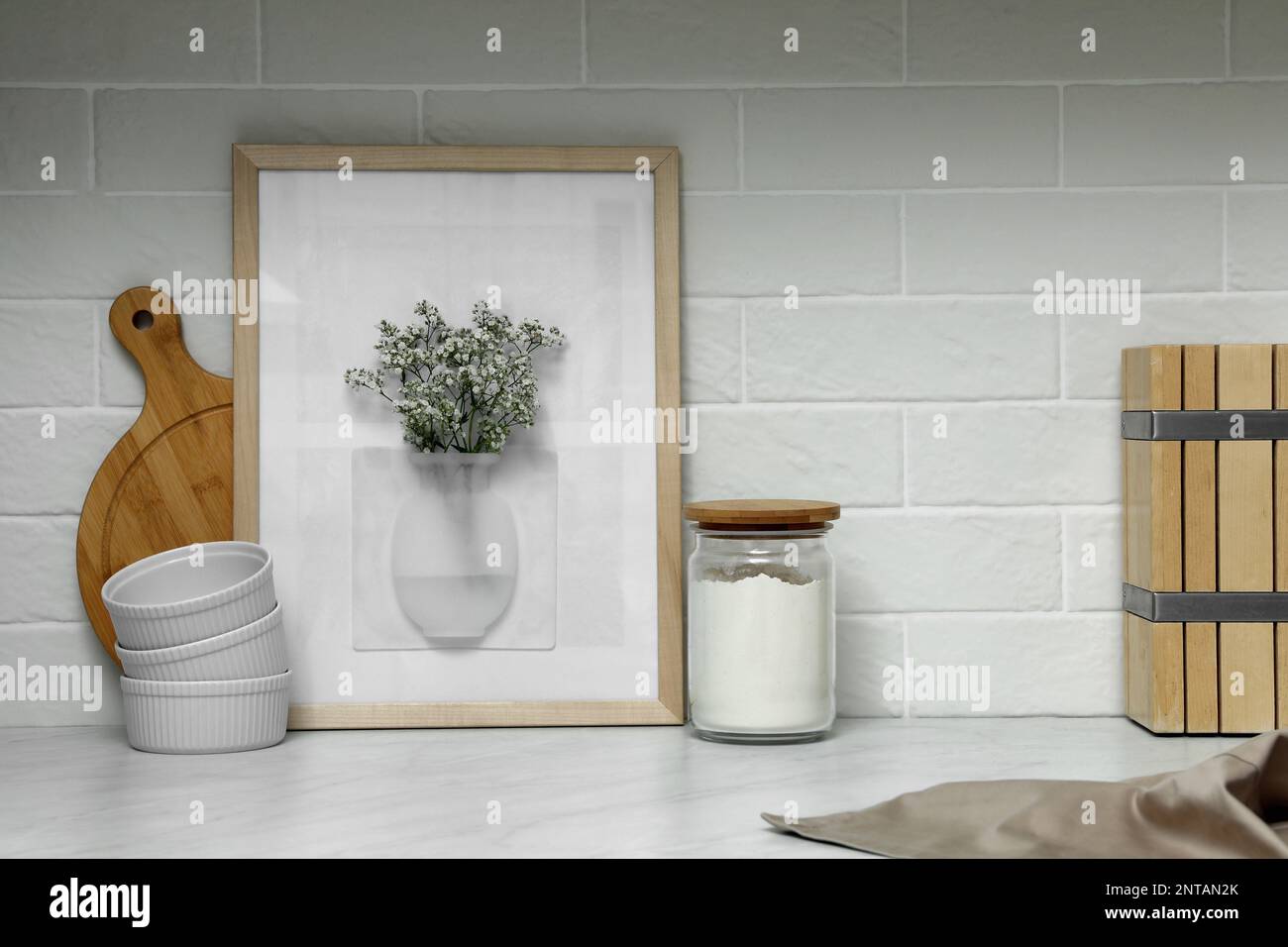 Vase flowers contemporary kitchen hi-res stock photography and images ...