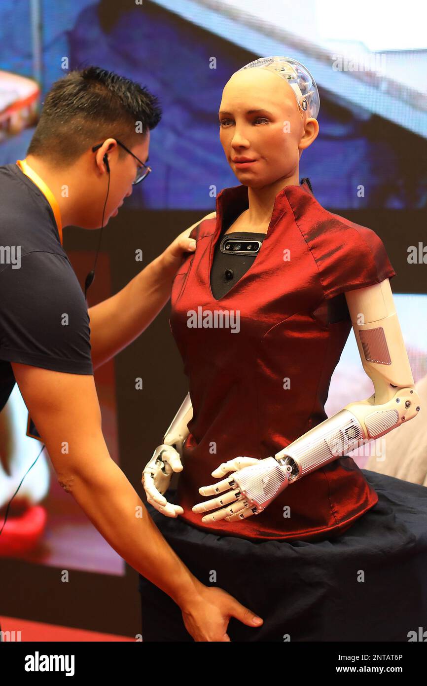 Robot Sophia,the world's first robot who get citizenship showed up in ...