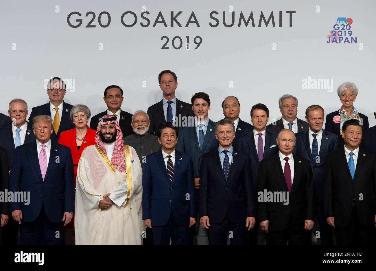 Leaders of the G20 pose for a family photo at the G20 Summit in Osaka ...